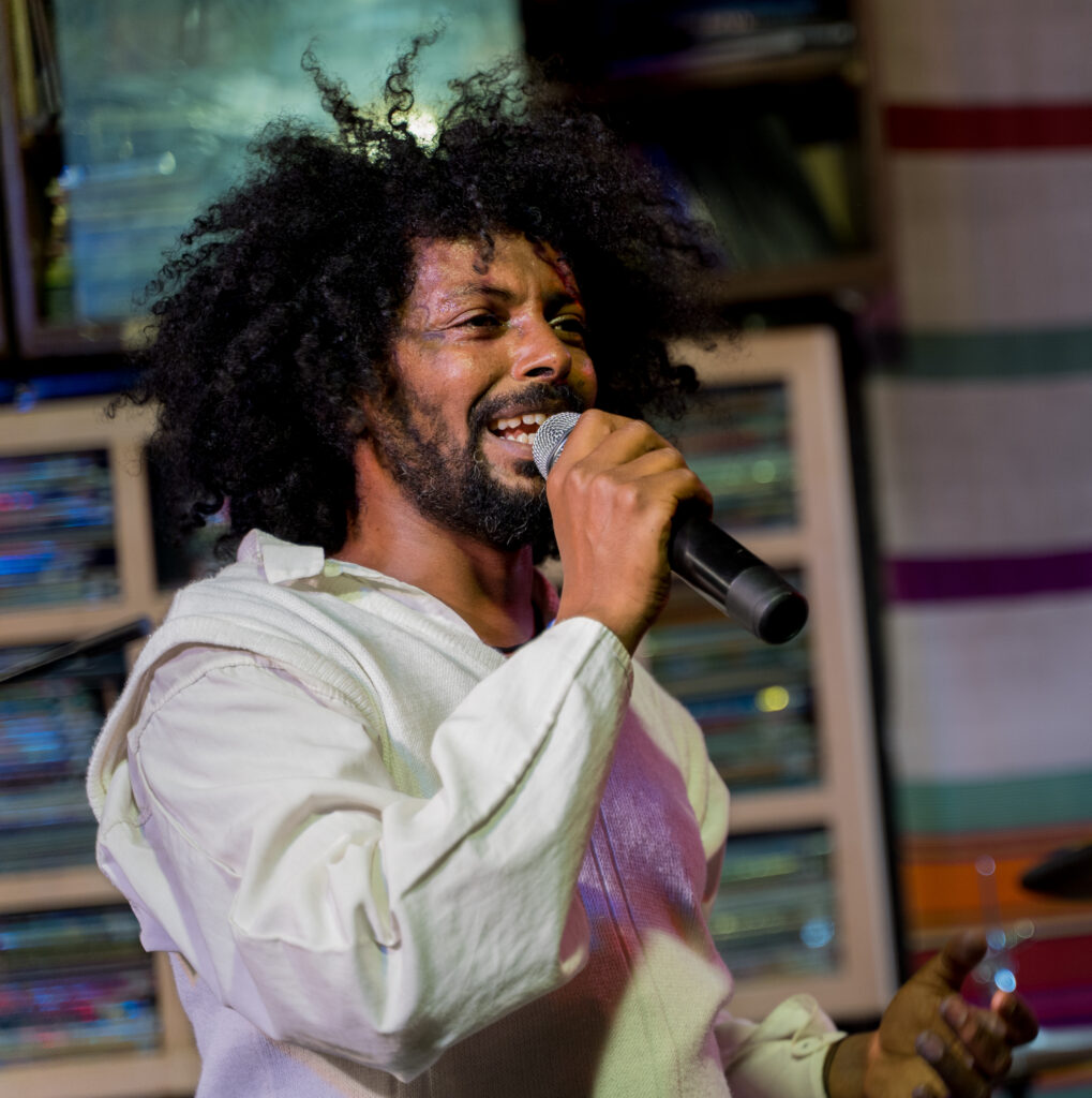 Find an Artist - World Culture in Context